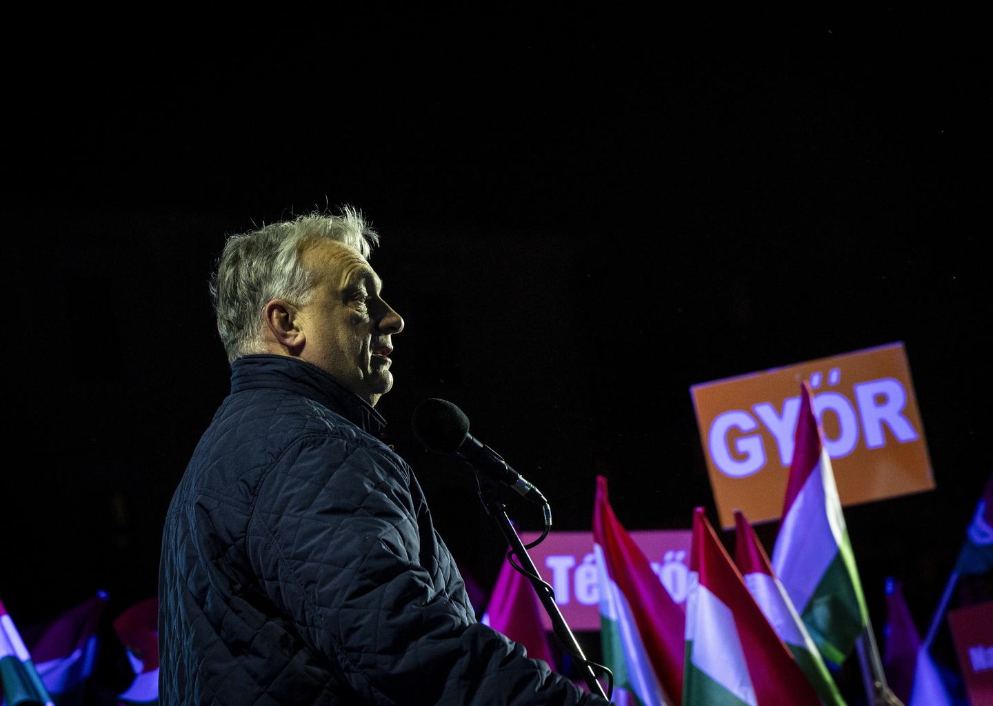 Kirúgták a Orbán egyik fekete ruhását, aki a MÁV-nál volt vezető | Economx