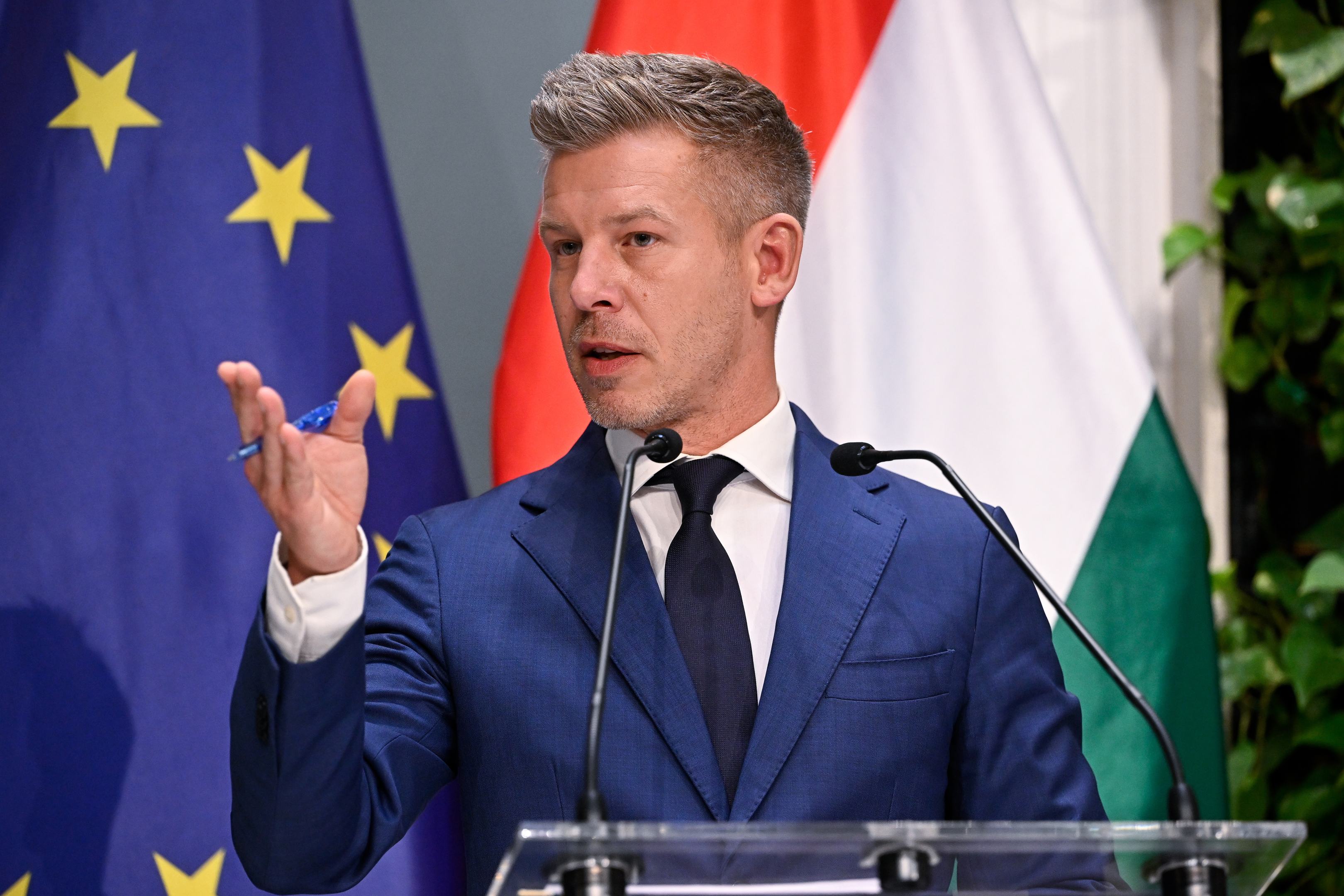 Nem mennek szabadságra a minisztériumi dolgozók – közölte Magyar Péter ...