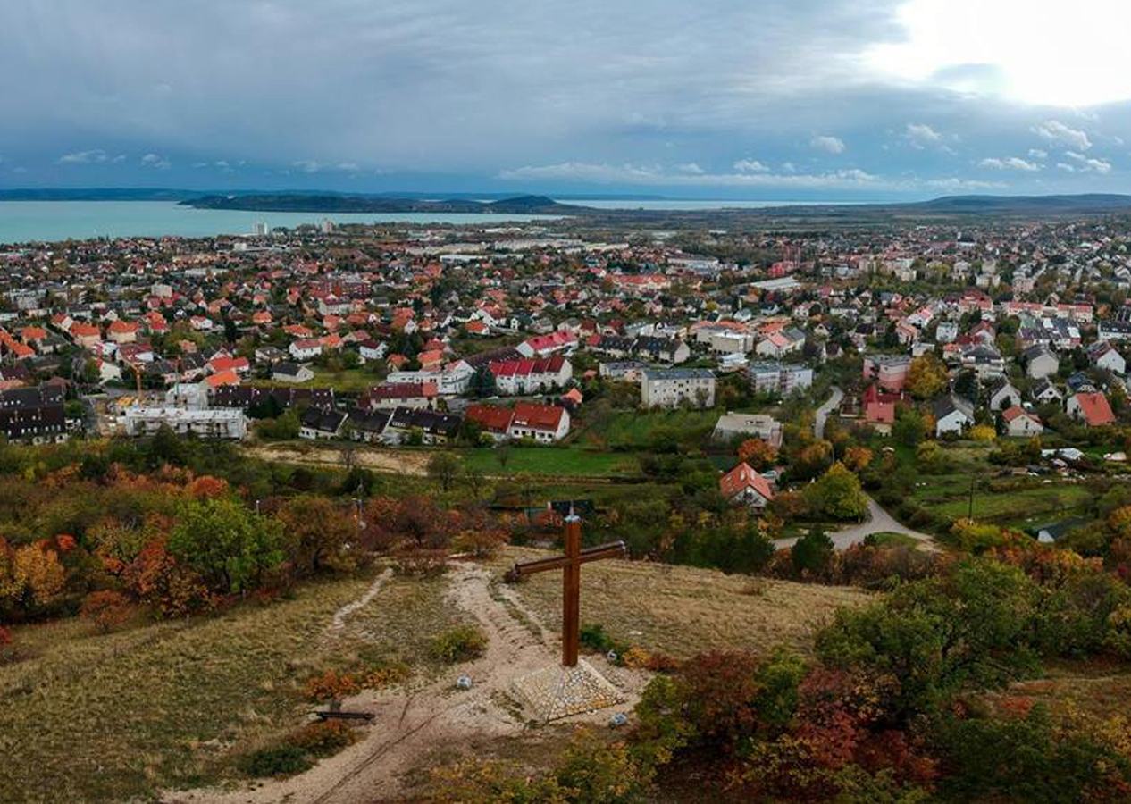 Hiába a sok eső, elfogy a Balaton: két hét alatt három centi víz tűnt ...