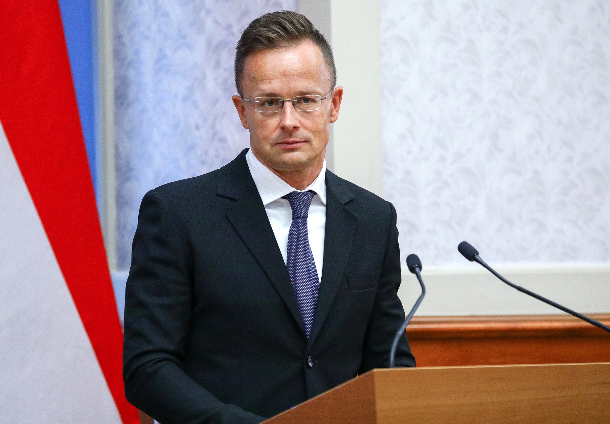 Szijjártó: a magyar kormány közel 30 ezer tonna élelmiszerrel és ...