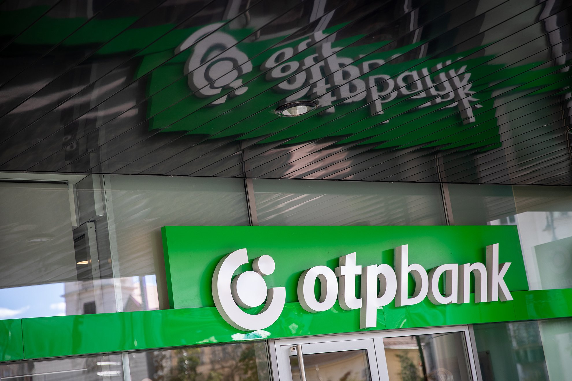 Részvényekben érkezett több milliárd forint az OTP csúcsvezetőinek ...