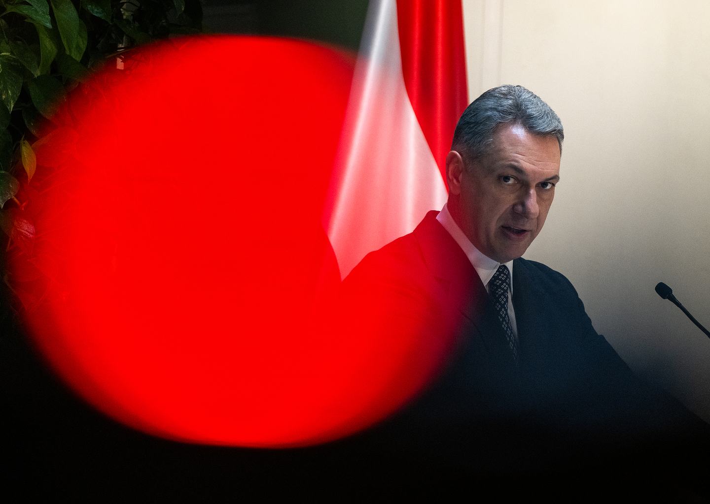 Lázár János döntött, beül-e a parlamentbe | Economx